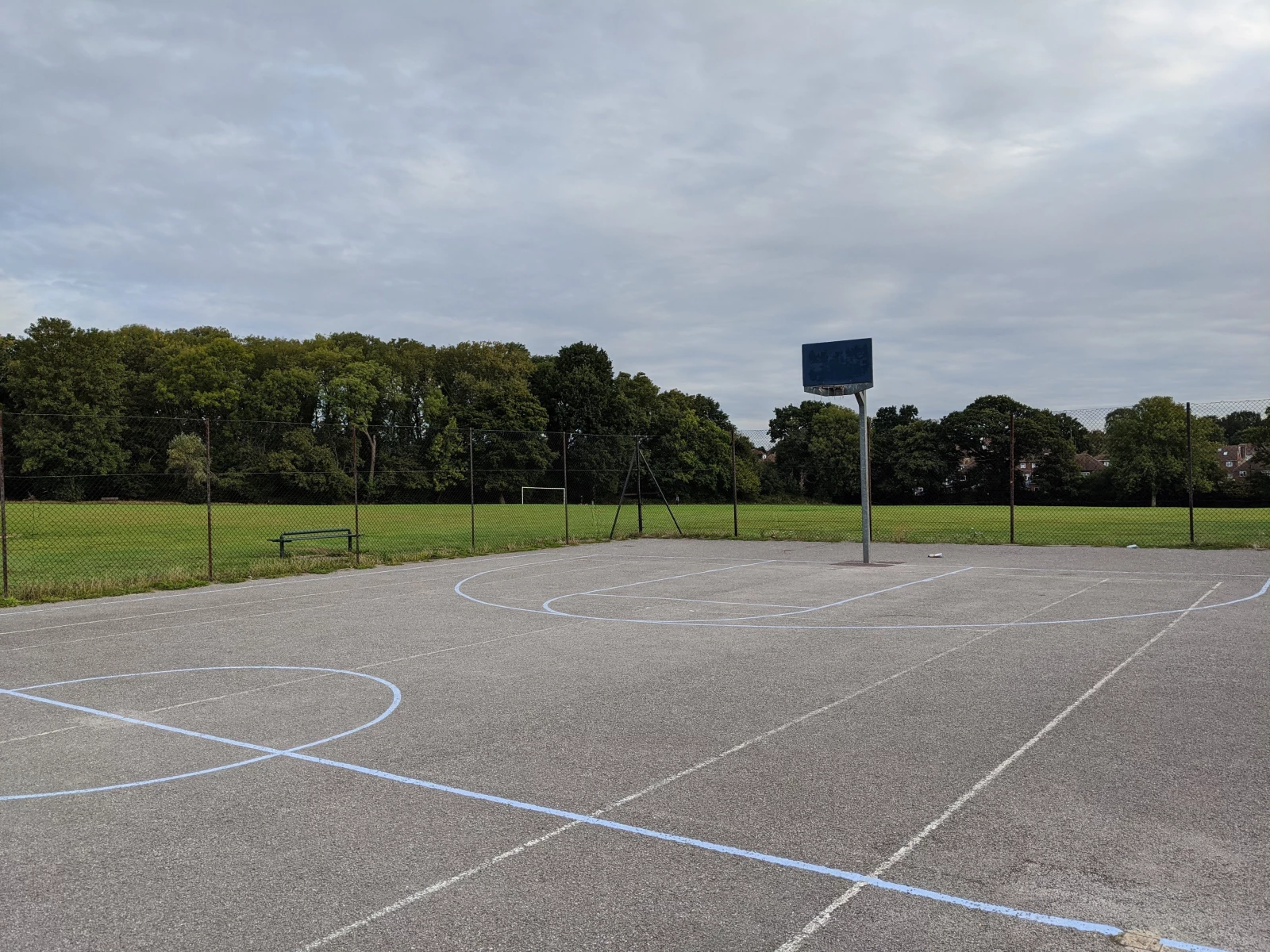Orpington Basketball Court: Poverest Park – Courts of the World