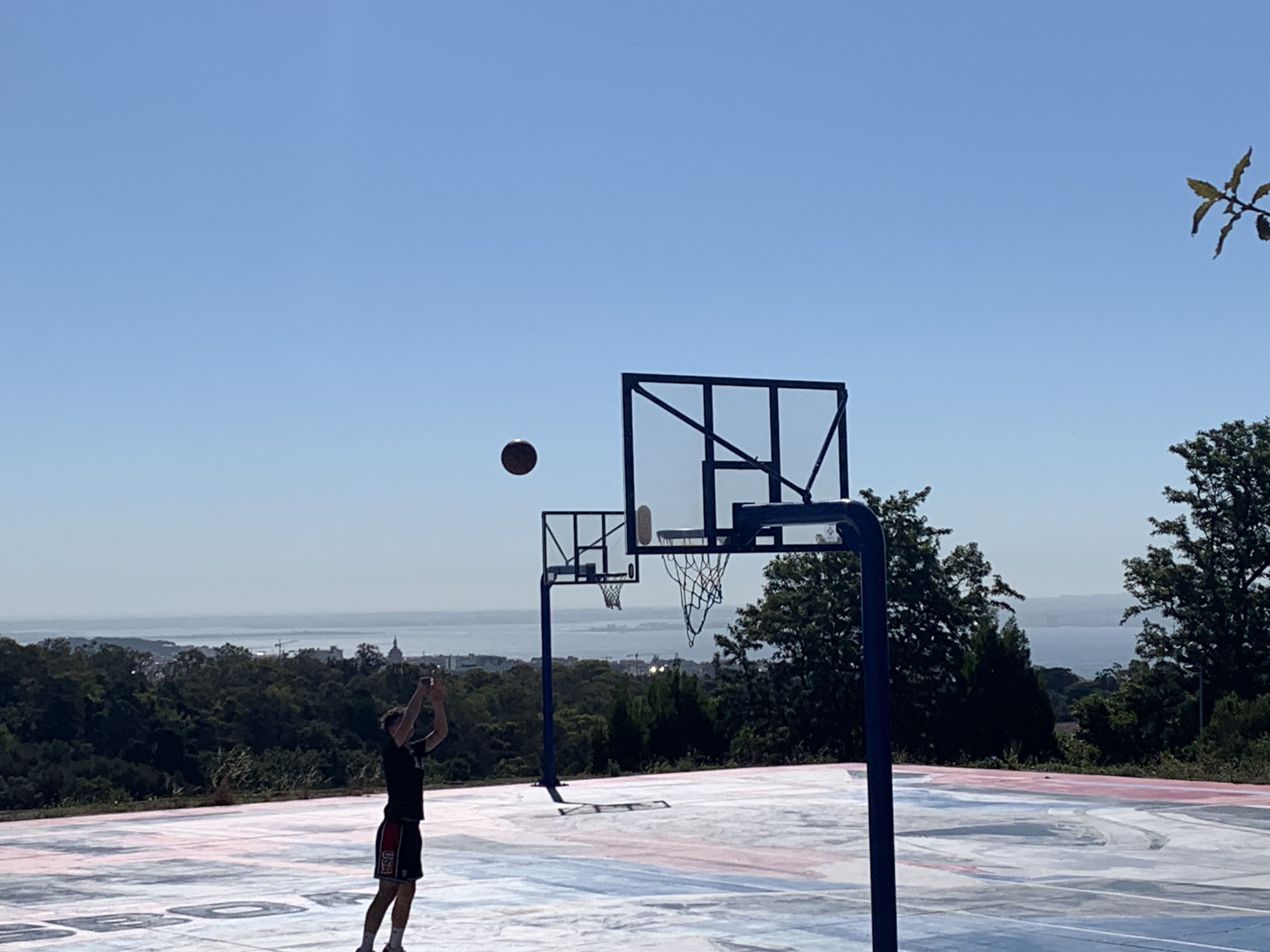 Estrada do Penedo – Basketball Court in Lisbon | Courts of the World
