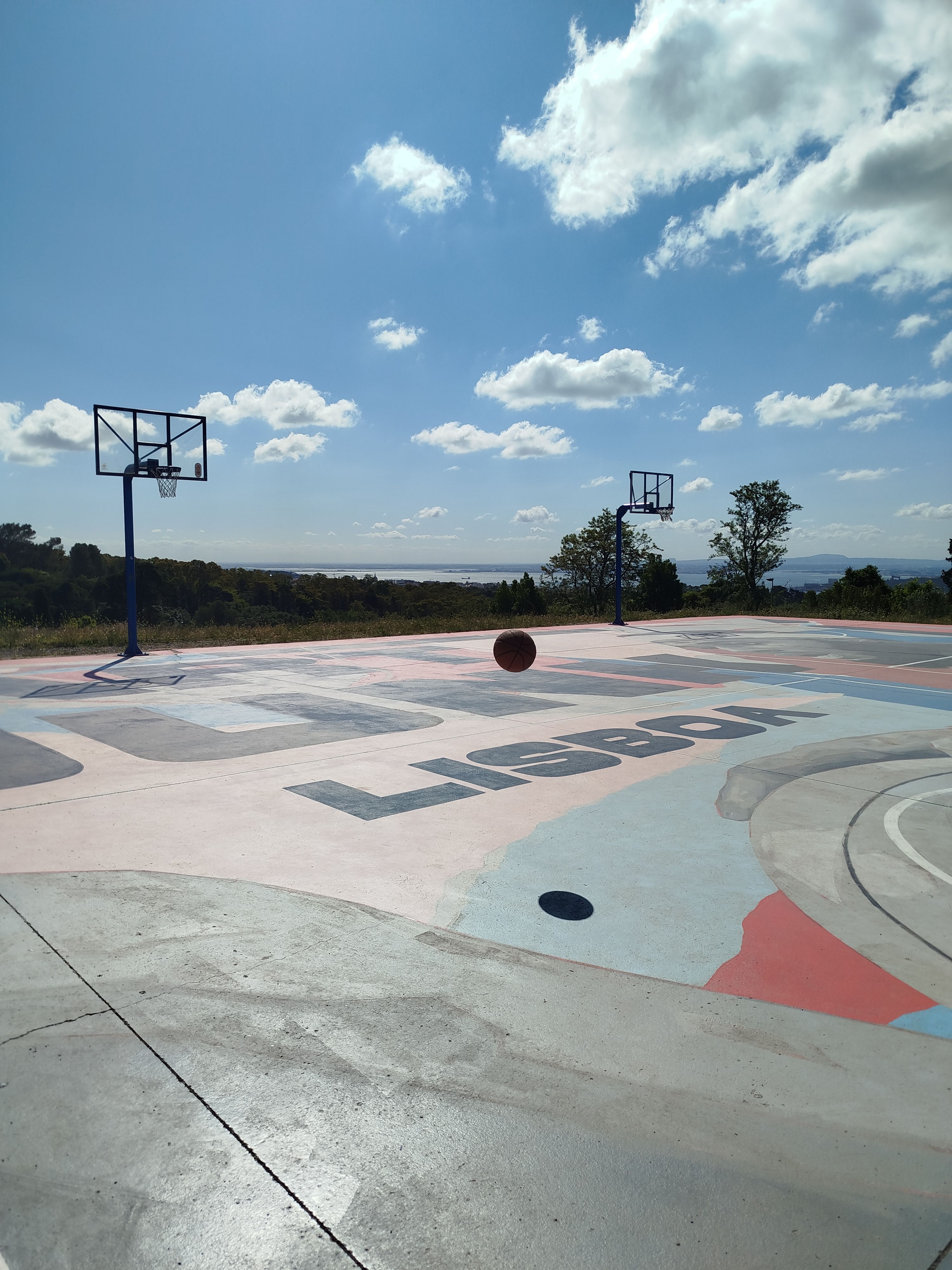 Estrada do Penedo – Basketball Court in Lisbon | Courts of the World