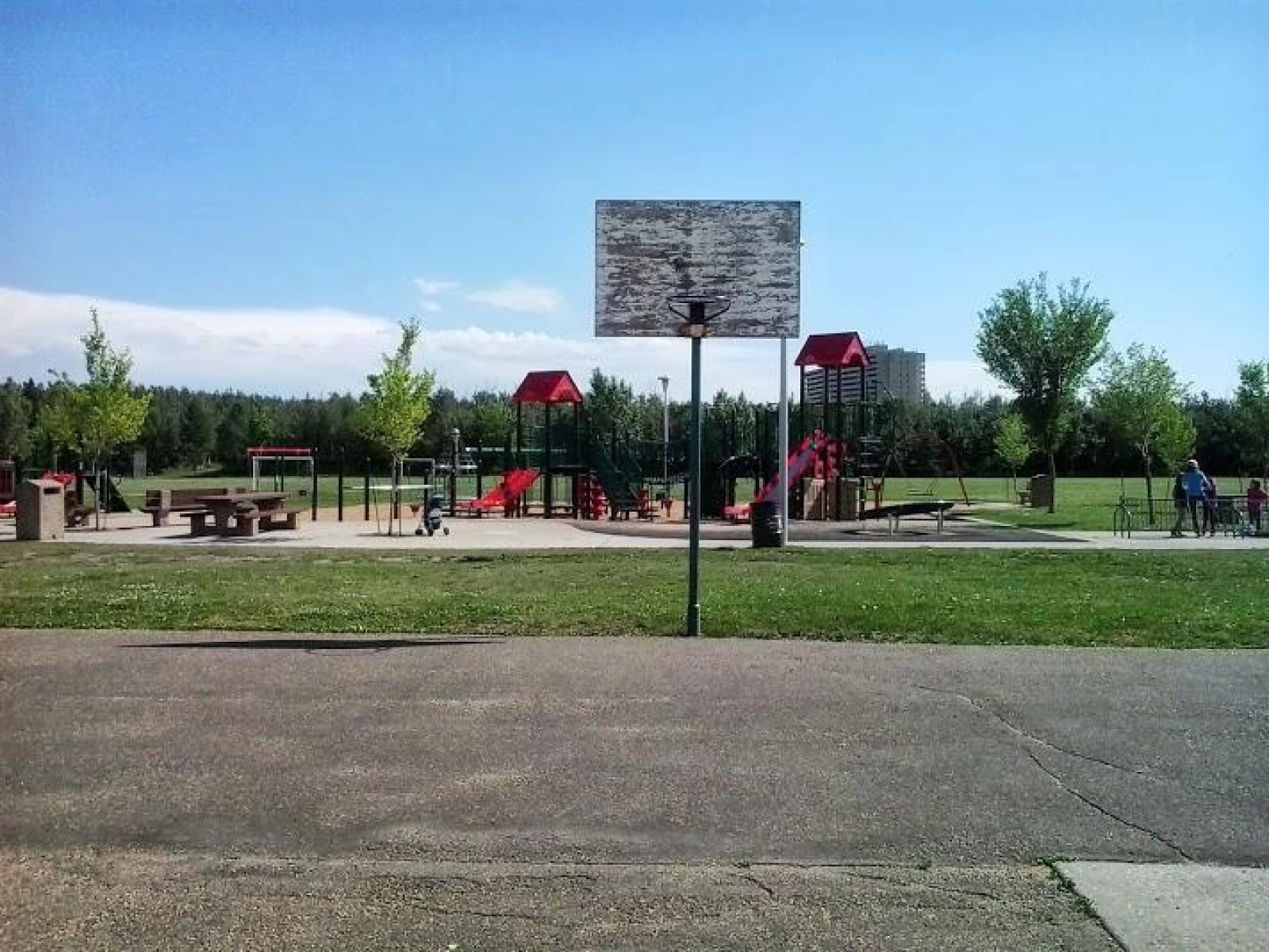 Callingwood School – Basketball Court in Edmonton | Courts of the World