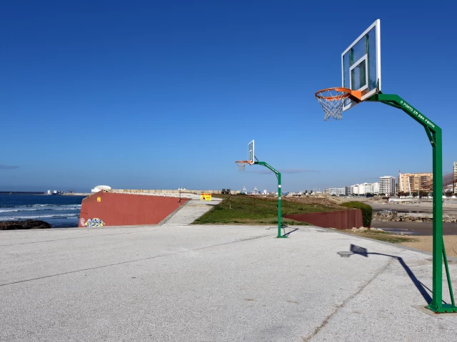 Porto Basketball Court: Praia de Matosinhos (Castelo do Queijo ...