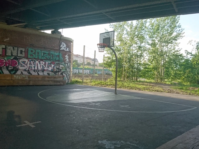 Berlin Basketball Court: Unterhalb der Monumentenbrücke – Courts of the ...