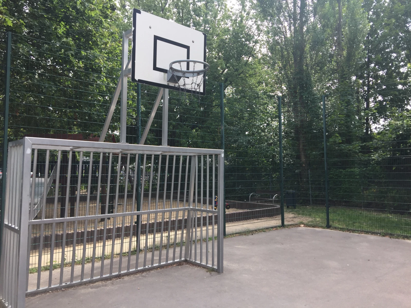 Berlin Basketball Court: Court at Wilhelmsruher Damm – Courts of the World