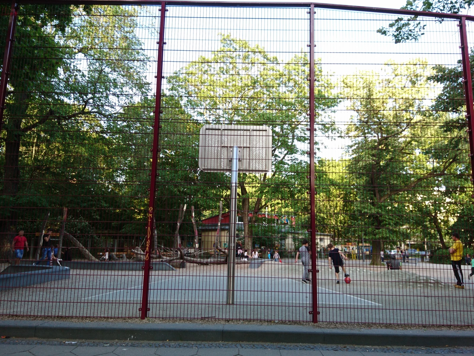 Berlin Basketball Court: Ottopark – Courts of the World