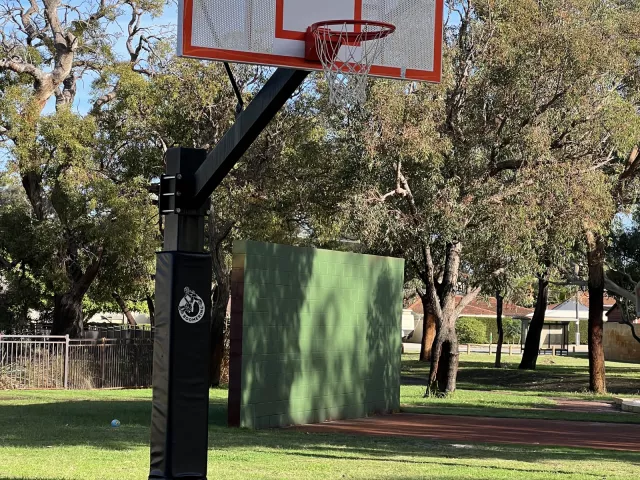 Basketball Courts in Warwick – Courts of the World
