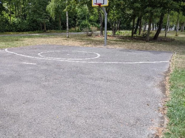 Reims Basketball Court: St. John Perse – Courts of the World