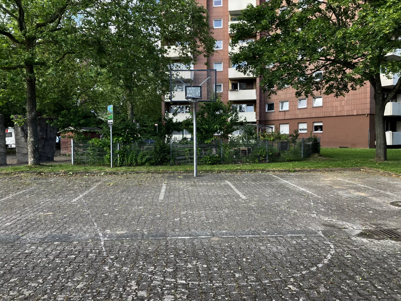 Mathias Brüggen Straße – Basketball Court in Cologne | Courts of the World