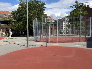 Islandsbrygge skole – Basketball Court in Copenhagen | Courts of the World