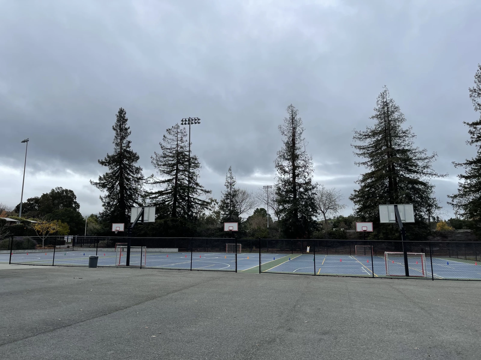 Gunn HIgh School – Basketball Court in Palo Alto, CA | Courts of the World