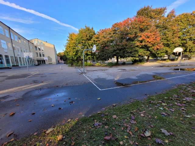 Bromma Basketball Court: Nya Elementar Basketplaner – Courts of the World