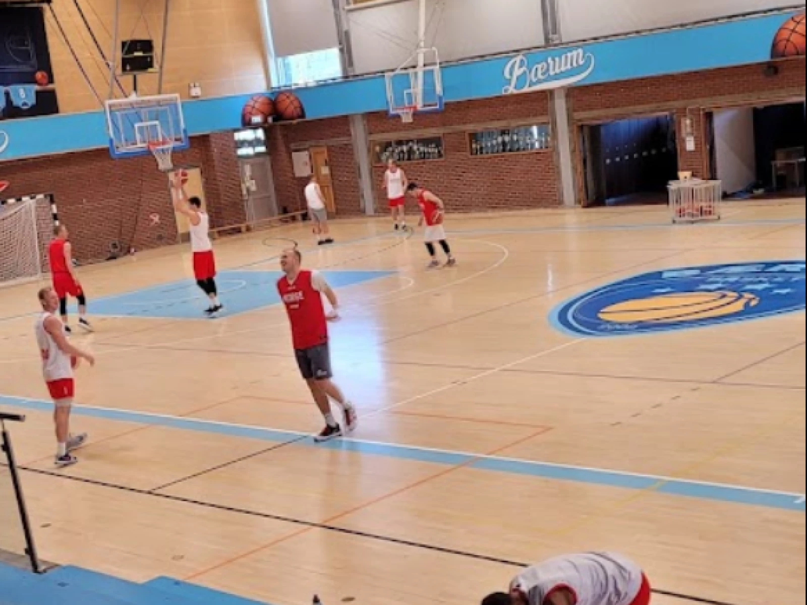 Bekkestua Basketball Court: Nadderudhallen – Courts of the World