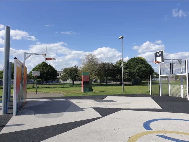 Colchester Basketball Court: Monkwick Basketball Hoop – Courts of the World
