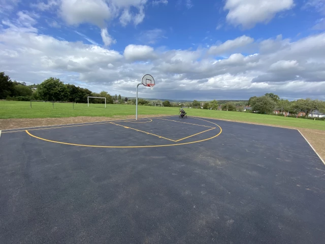 Basketball Courts in Henley-on-Thames – Courts of the World