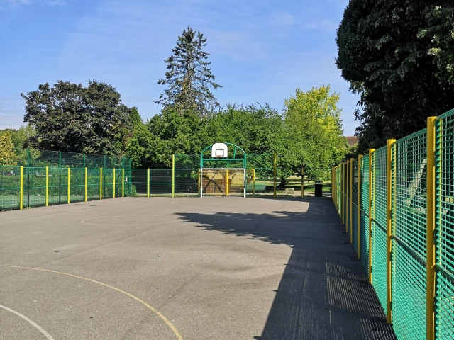 Bristol Basketball Court: Redcatch Park – Courts of the World