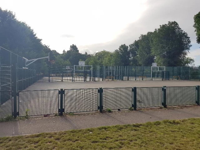 Brighton Basketball Court: Preston Park – Courts of the World