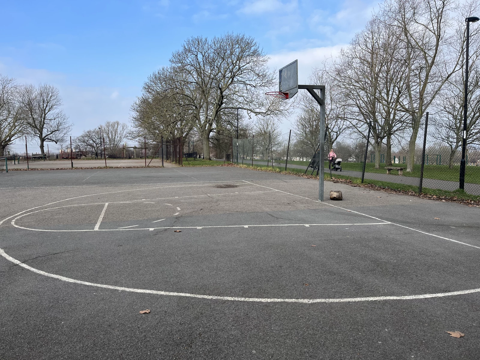 London Basketball Court: Hilly Fields Court – Courts of the World