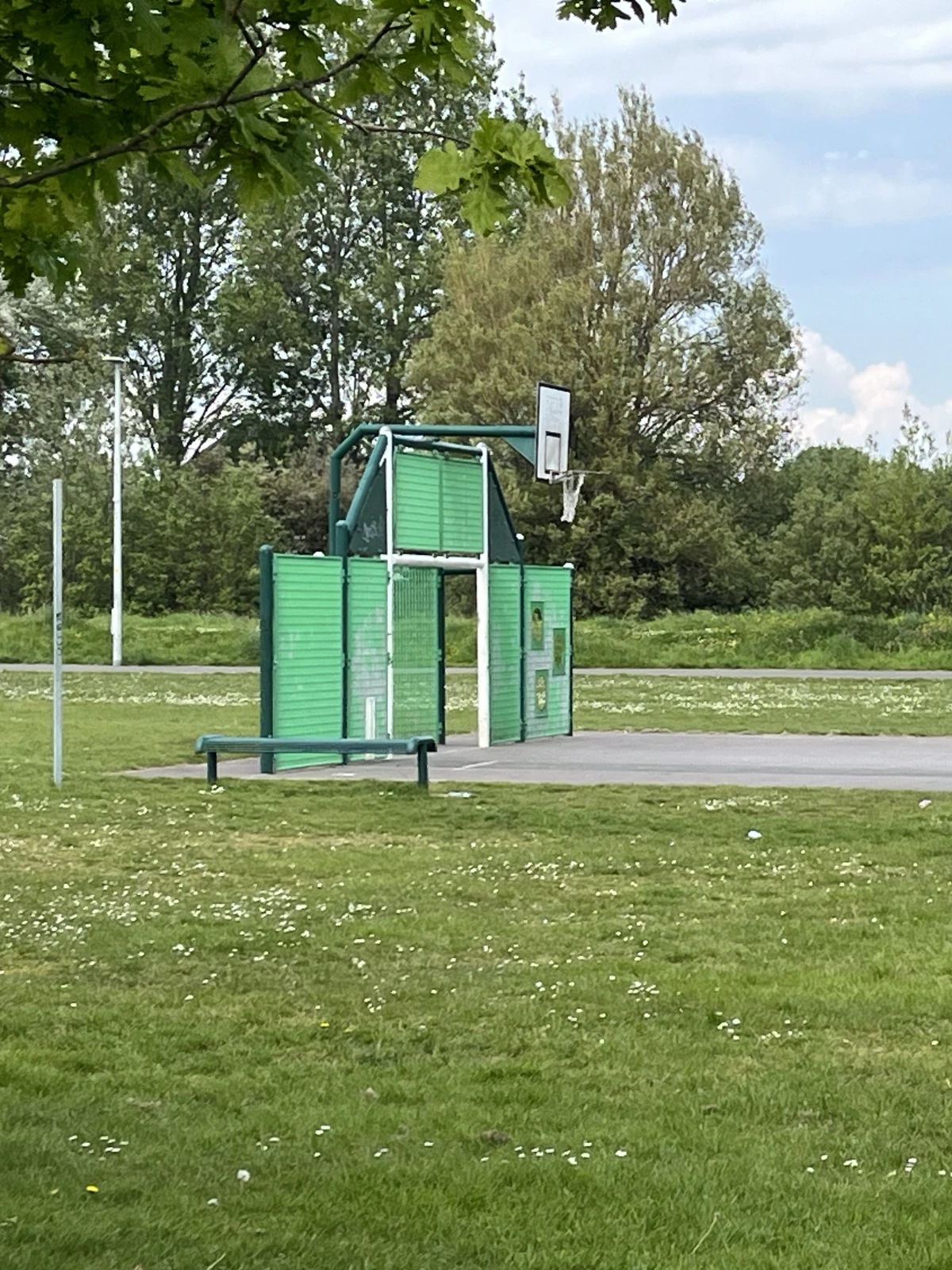 Poole Basketball Court: Hamworthy Park – Courts of the World