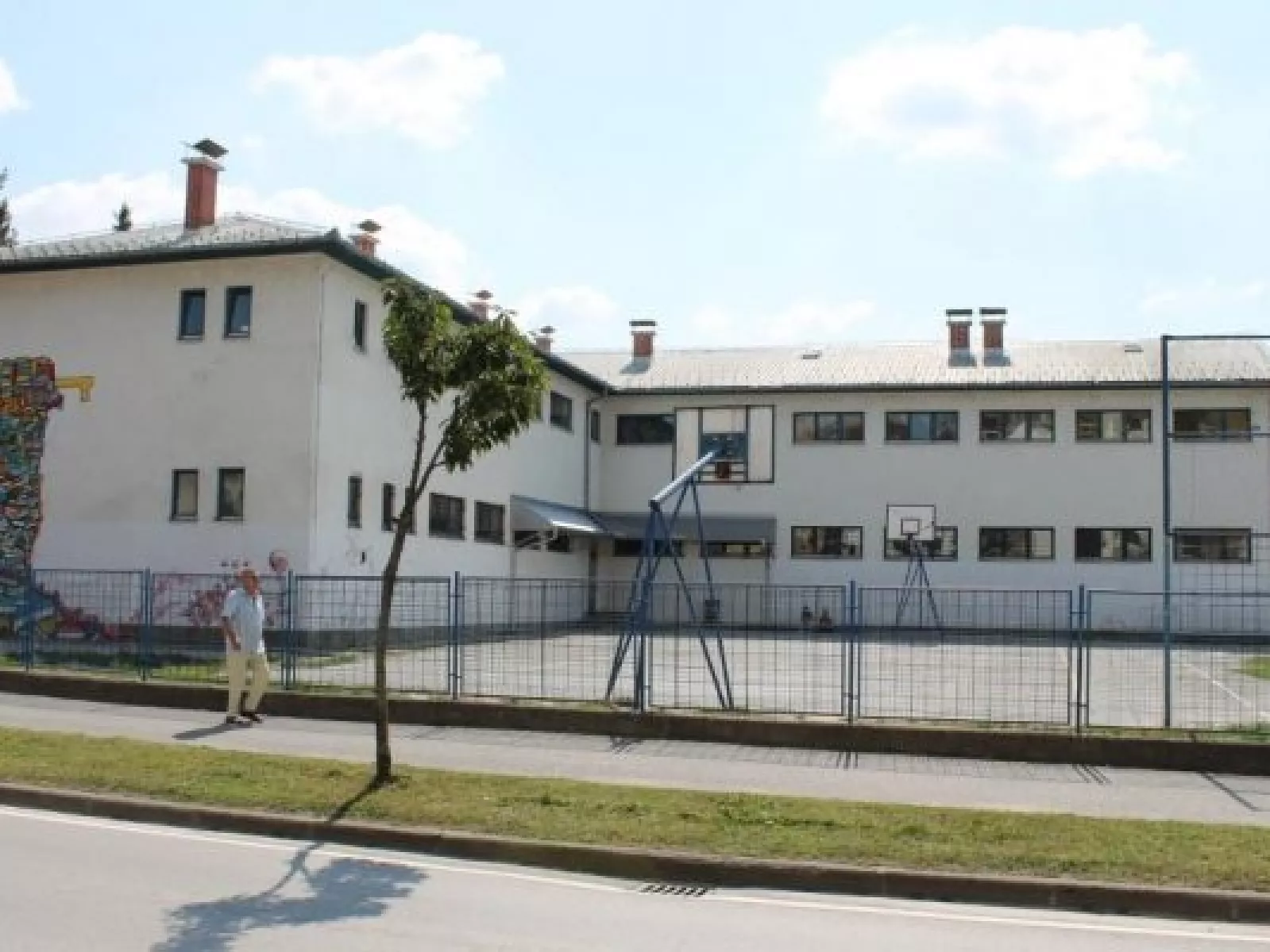 Velika Kladuša Basketball Court: Prva Osnovna Skola Igraliste – Courts ...