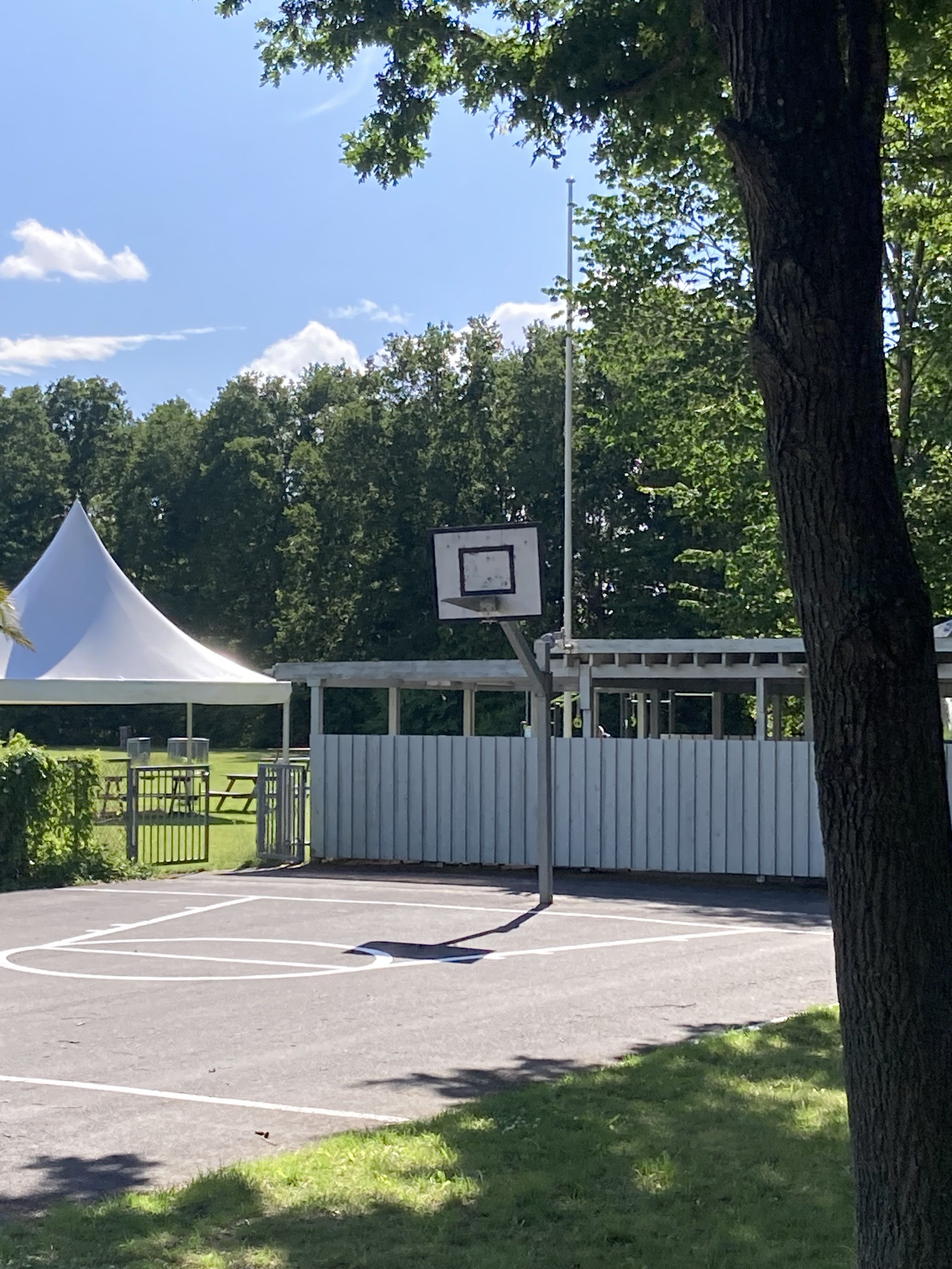 Badesøen – Campo de basquetebol em Albertslund | Courts of the World