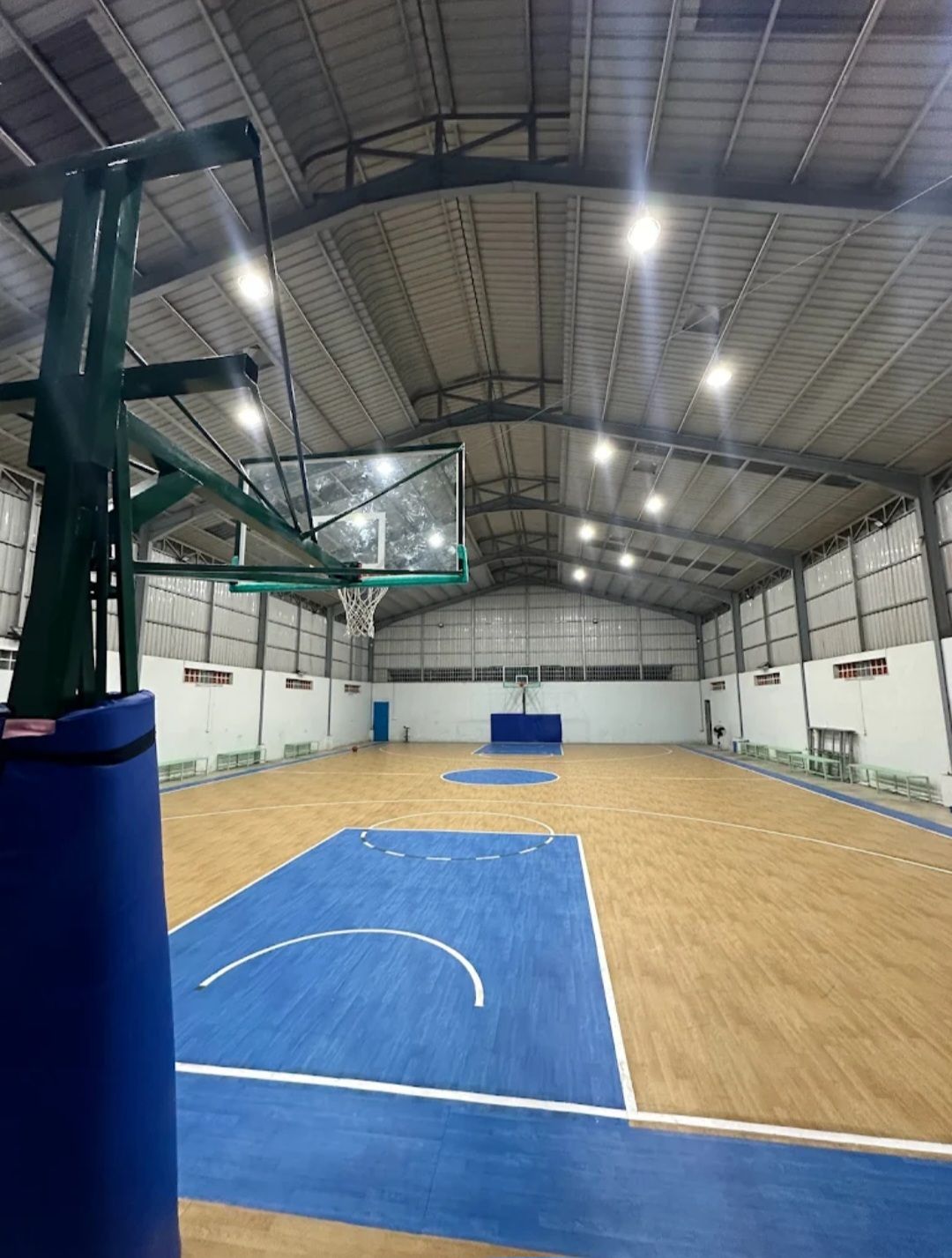 Phnom Penh Basketball Court: Castor Sports Gym – Courts of the World