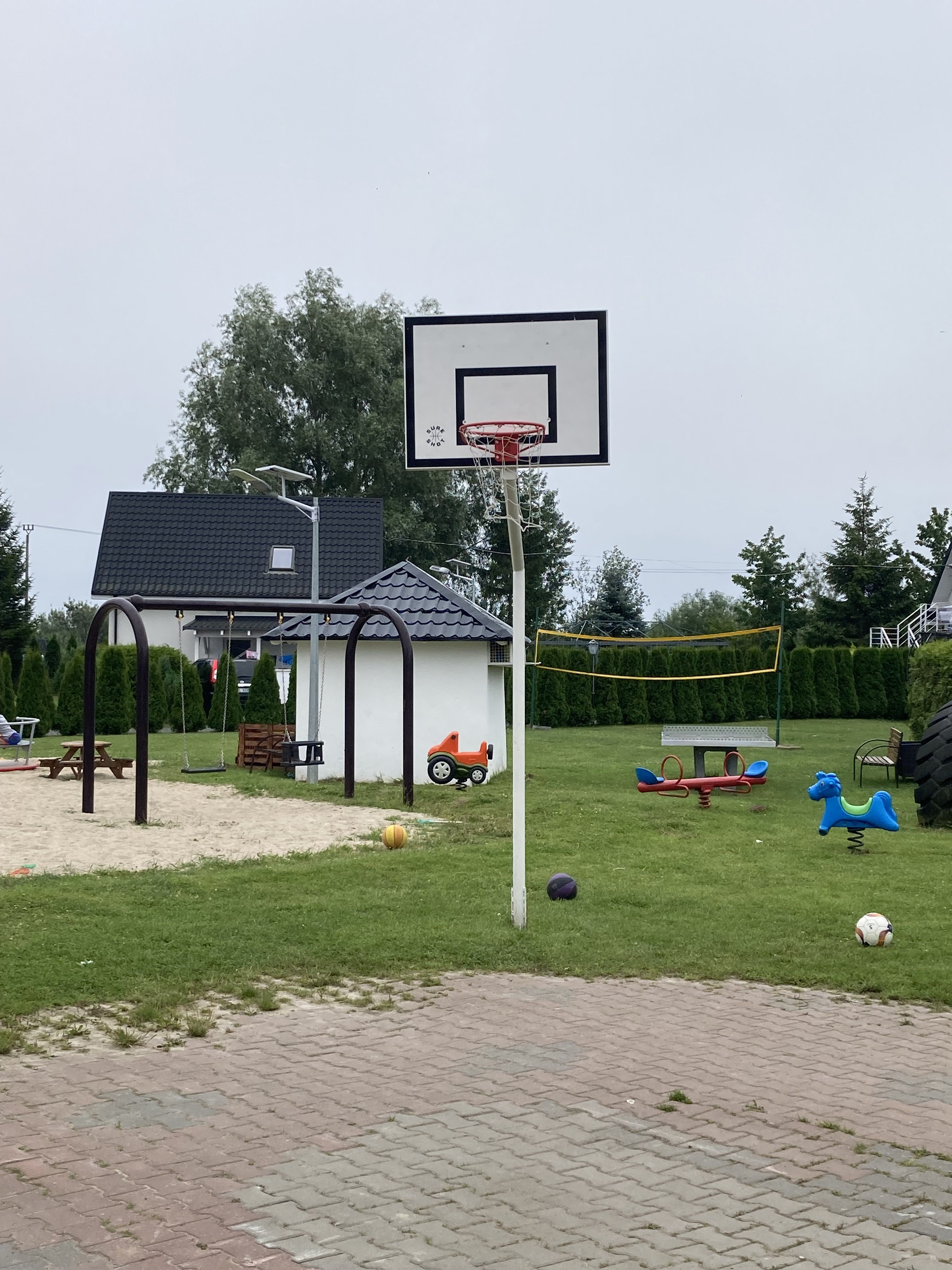 Rewa Basketball Court: Rewa single court – Courts of the World