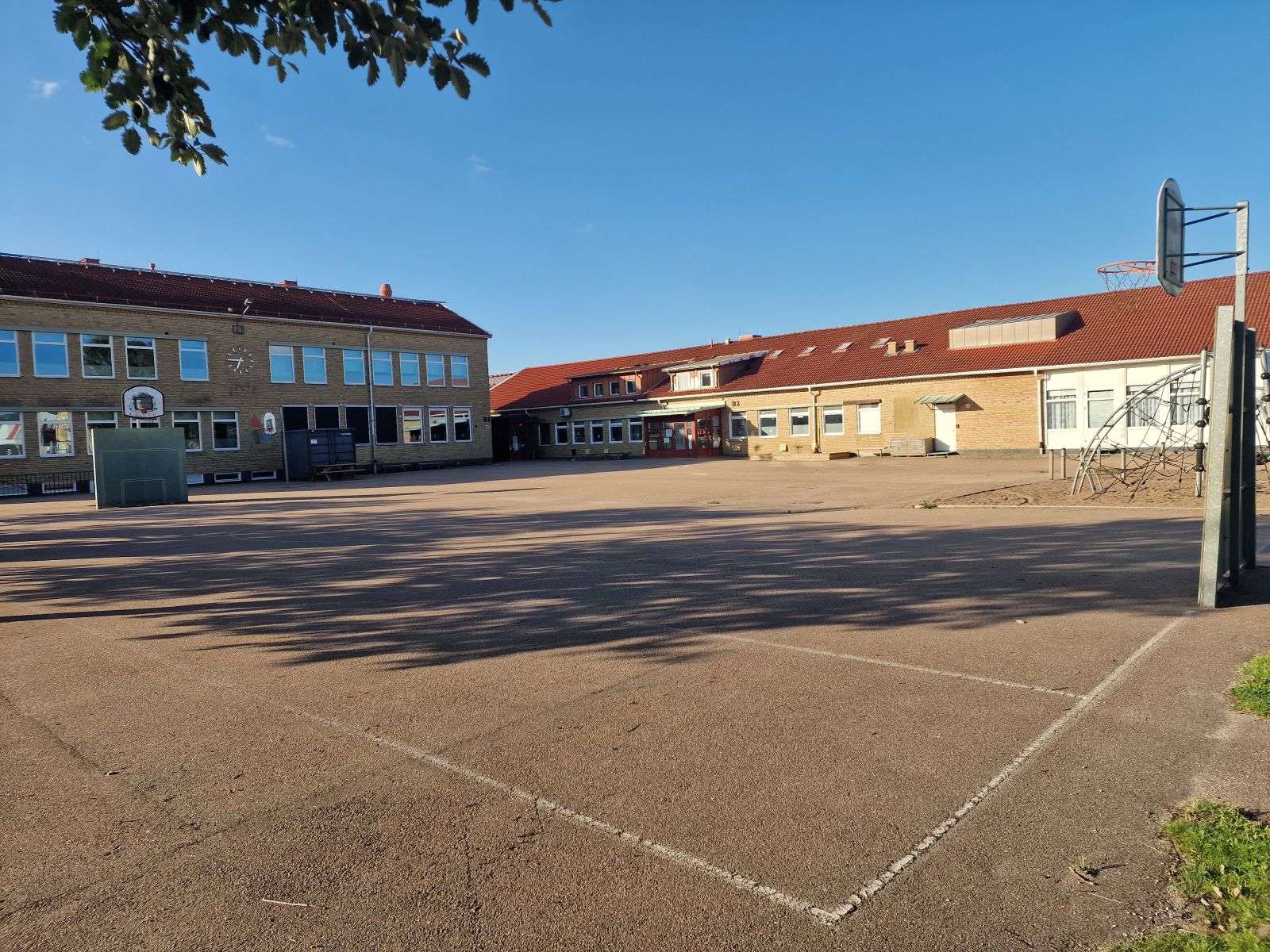Nossebro Basketball Court: Nossebro Skola 2 – Courts of the World