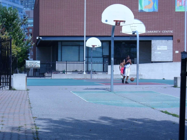 Toronto Basketball Court: Harbourfront – Courts of the World