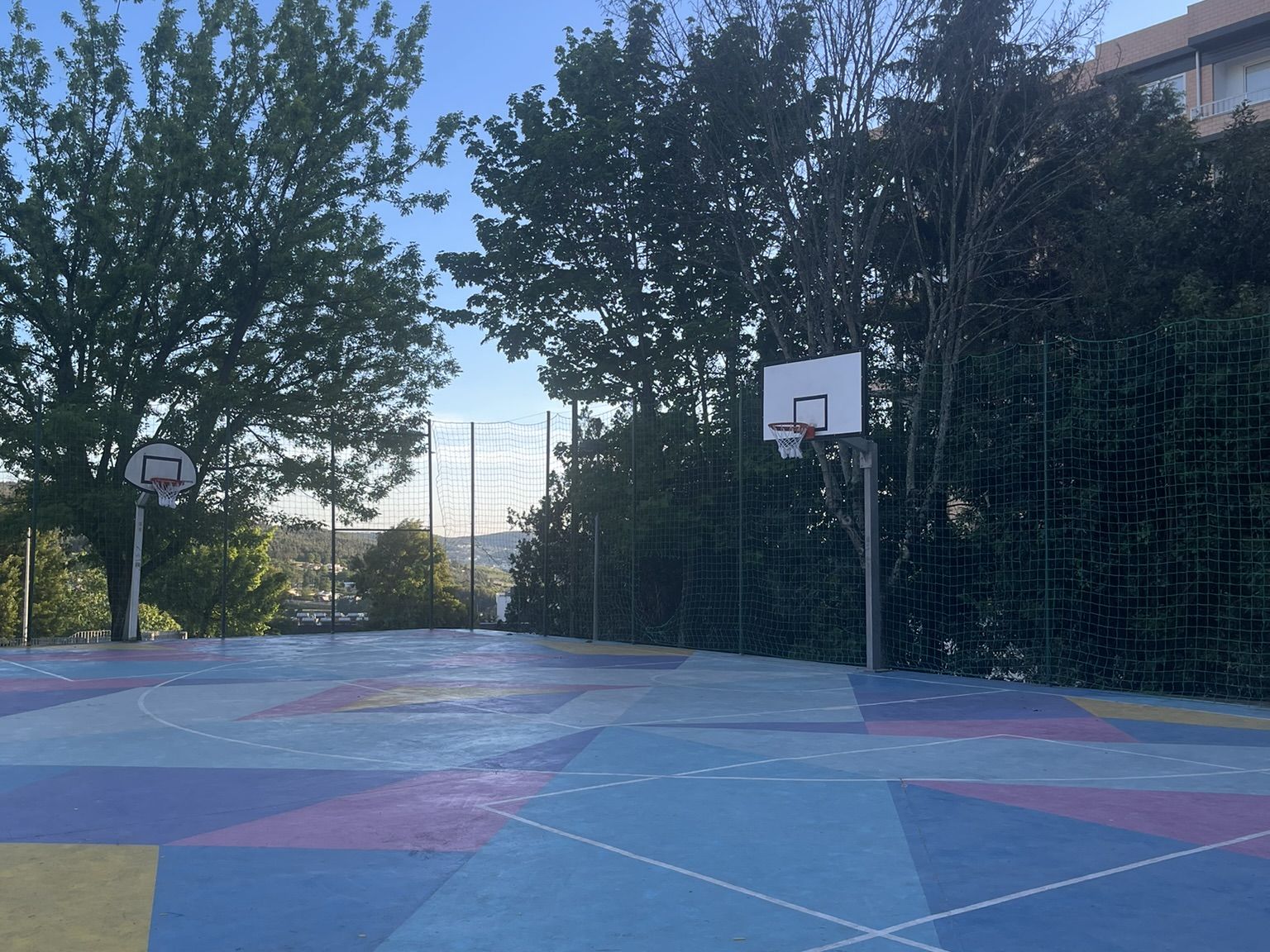 Campo de Basquetebol do Parque Intergeneracional de Penafiel ...