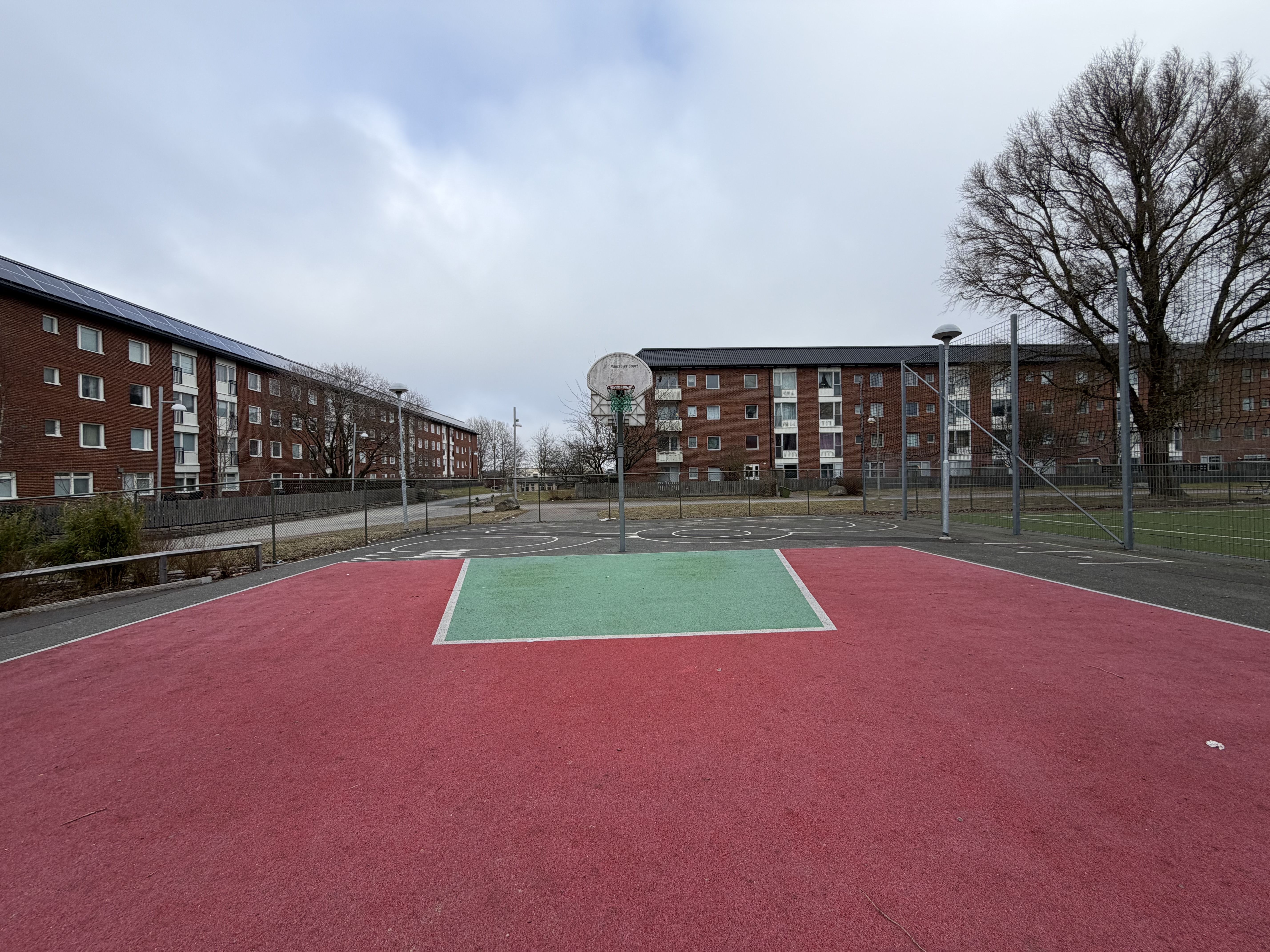 Temperature Court – Basketball Court in Gothenburg | Courts of the World