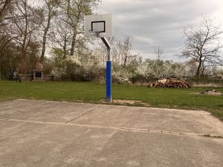 Bröbberow Basketball Court: Half Court Groß Grenz – Courts of the World